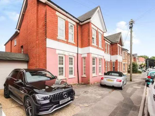 5 bedroom detached house for rent in Wolverton Road, Bournemou.