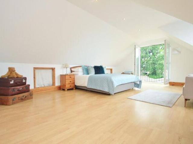 5 bedroom detached house for rent in Worcester Park, KT4