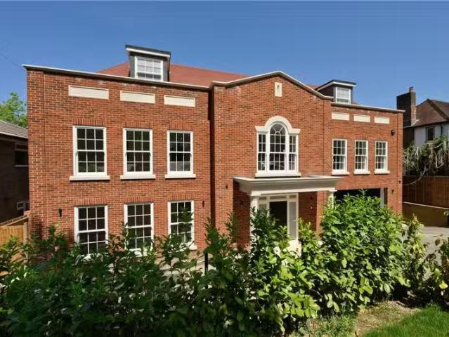 5 bedroom detached house for rent in Wayneflete Tower Avenue.