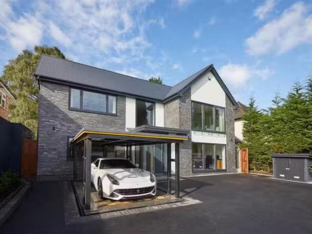 5 bedroom detached house for rent in Weeford Road, Sutton Cold.