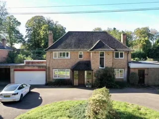 5 bedroom detached house for rent in Weeford Road, The Royal T.