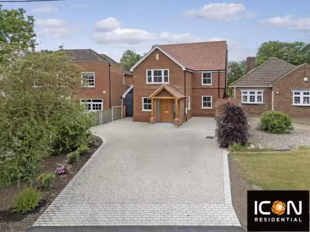 5 bedroom detached house for rent in Well Lane, Stock, CM4