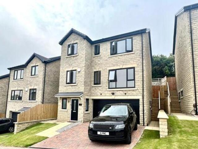 5 Bedroom Detached House For Rent In West Yorkshire
