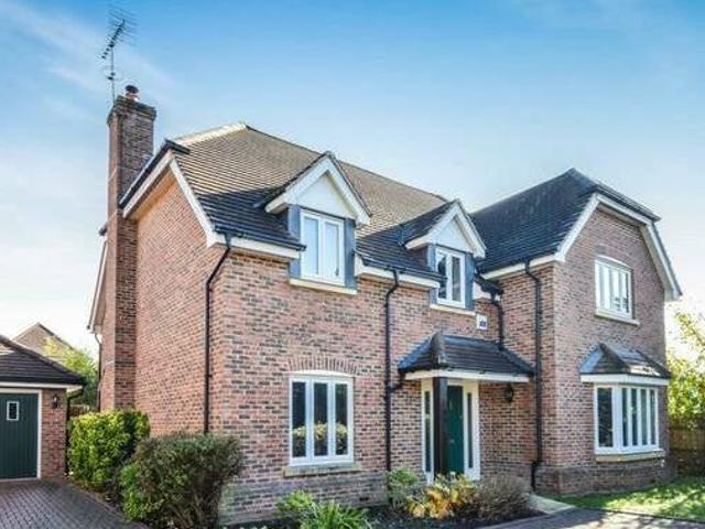 5 bedroom detached house for rent in West End Woking GU24