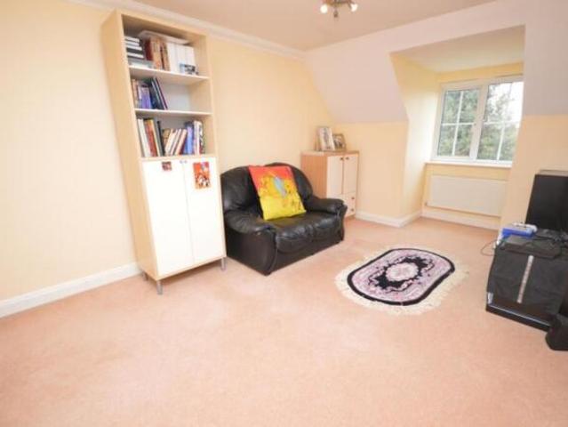 5 bedroom detached house for rent in Wheatley Drive, Watford, WD25