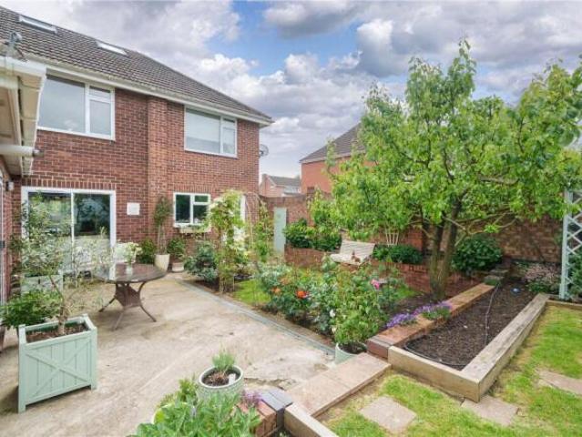 5 bedroom detached house for rent in Windsor Road, Swindon, SN3