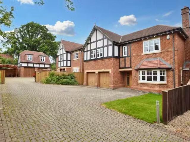5 bedroom detached house for rent in The Limes, Duffield, Derb.
