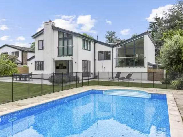 5 bedroom detached house for rent in The Rushes Maidenhead SL6