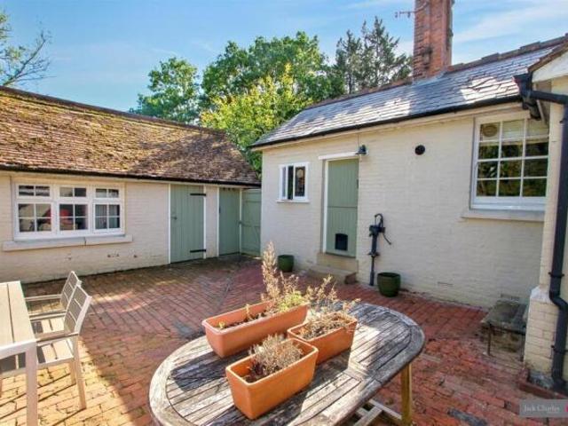 5 bedroom detached house for rent in Three Elm Lane, Tonbridge, TN11