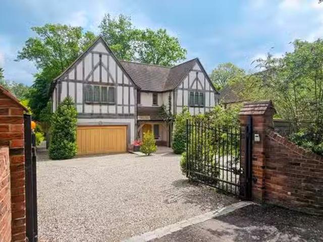 5 bedroom detached house for rent in Trumps Green Road, Virgin.