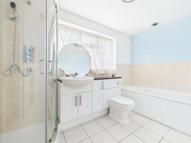 5 bedroom detached house for rent in Uffcott Close, Lower Earley, Reading, Berkshire, RG6