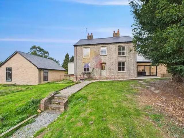 5 bedroom detached house for rent in Upper Chappel Street, Hal.