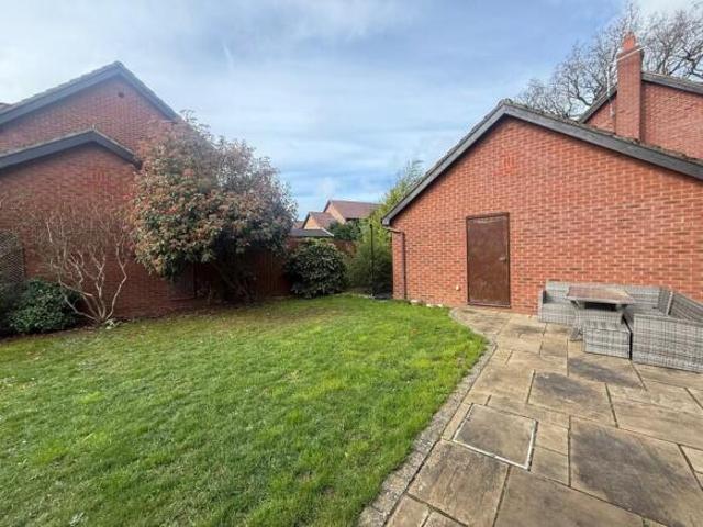 5 bedroom detached house for rent in Upper Wood Close, Shenley Brook End, MK5