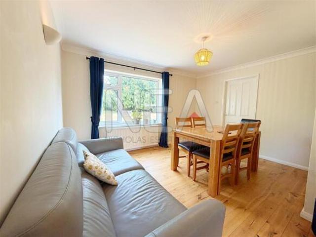 5 bedroom detached house for rent in Upper Warren Avenue, Caversham, Reading, RG4