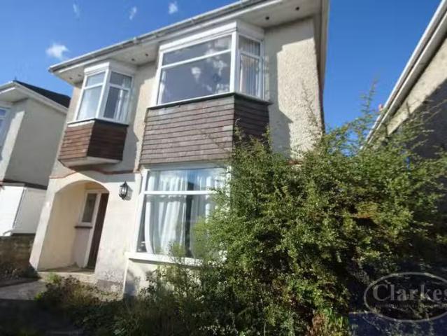 5 bedroom detached house for rent in Victoria Park road, Winto.