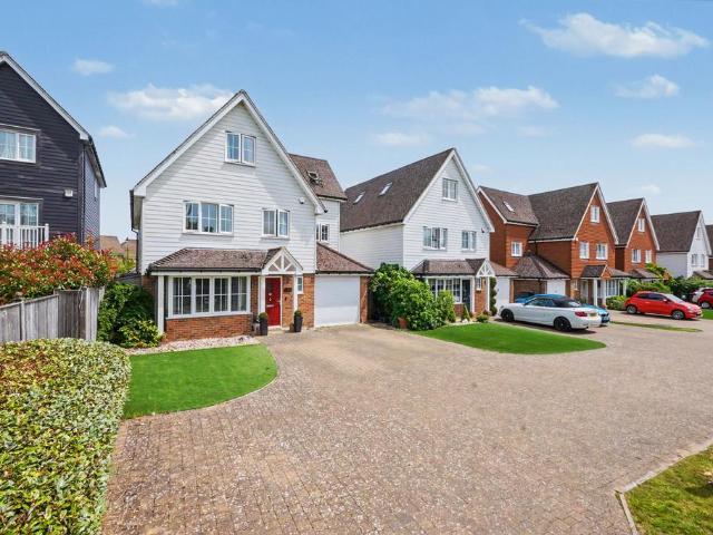 5 bedroom detached house for sale
