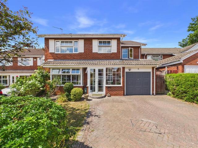 5 bedroom detached house for sale