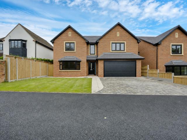 5 bedroom detached house for sale