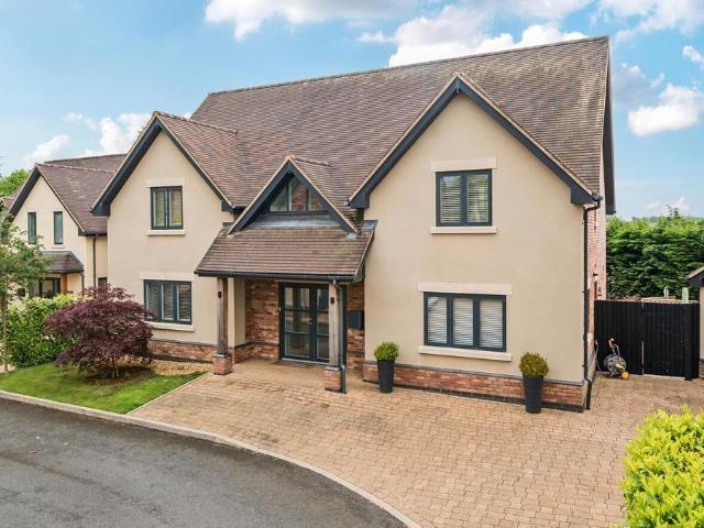 5 bedroom detached house for sale