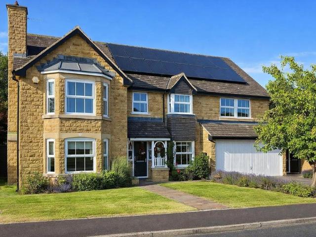 5 bedroom detached house for sale