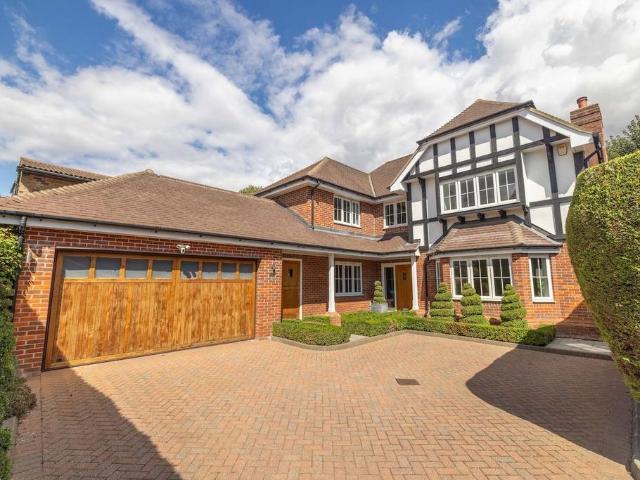 5 bedroom detached house for sale