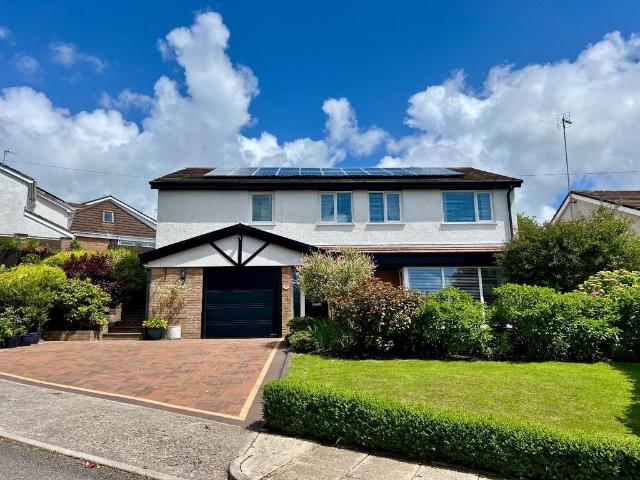 5 bedroom detached house for sale