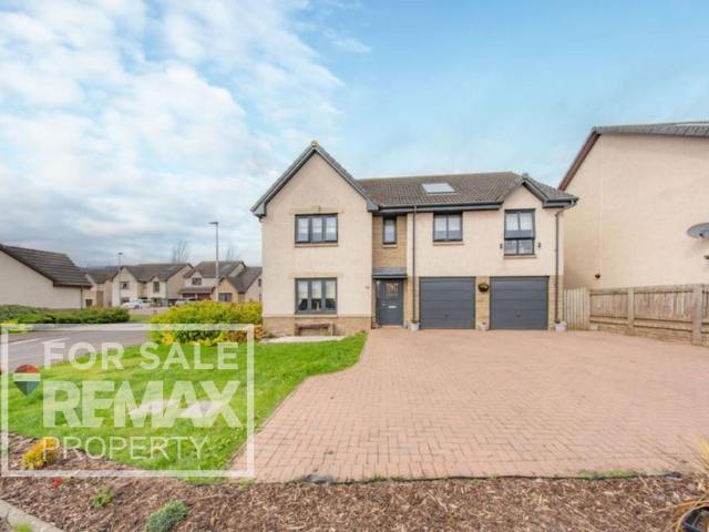 5 bedroom detached house for sale