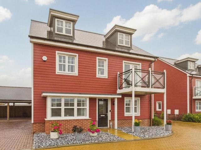 5 bedroom detached house for sale