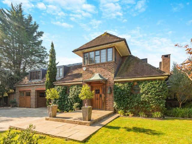 5 bedroom detached house for sale