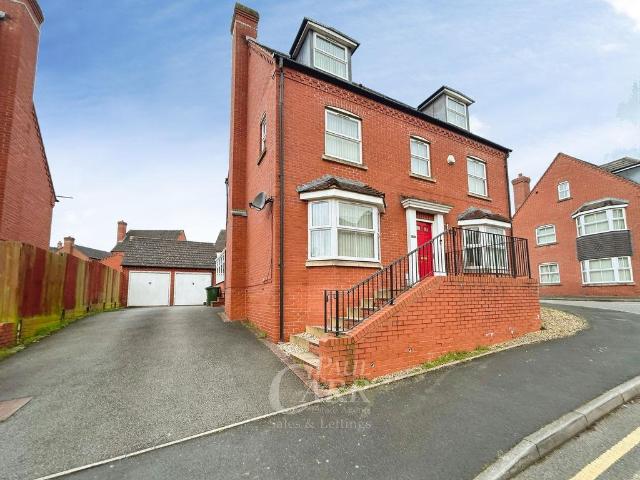 5 bedroom detached house for sale