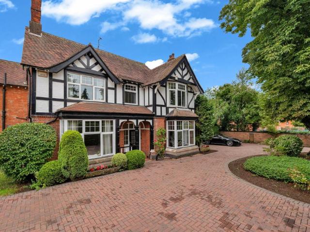 5 bedroom detached house for sale