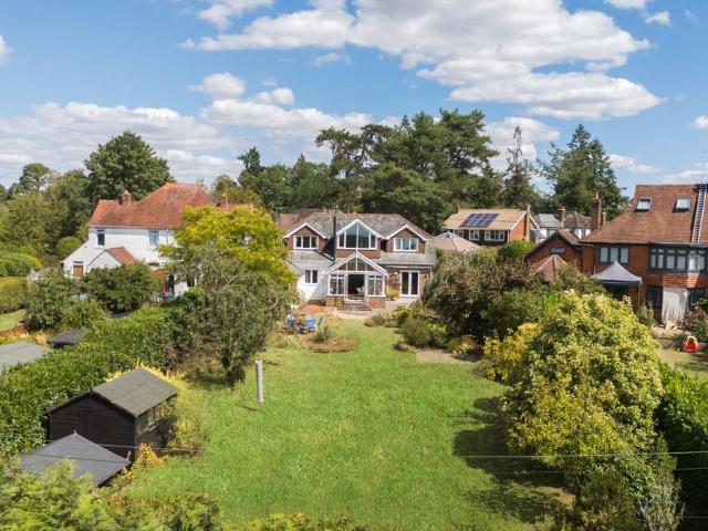 5 bedroom detached house for sale