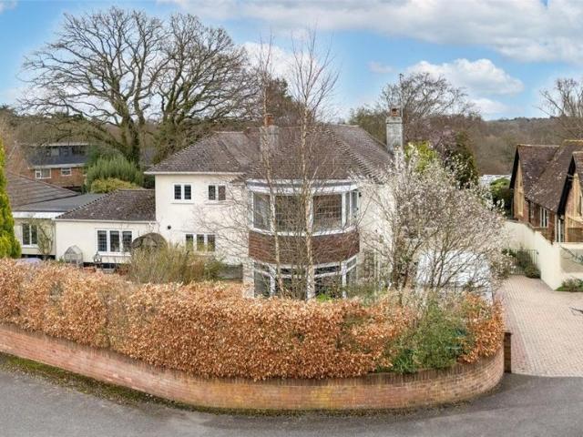 5 bedroom detached house for sale
