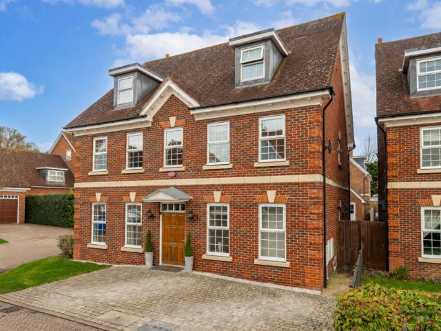 5 bedroom detached house for sale
