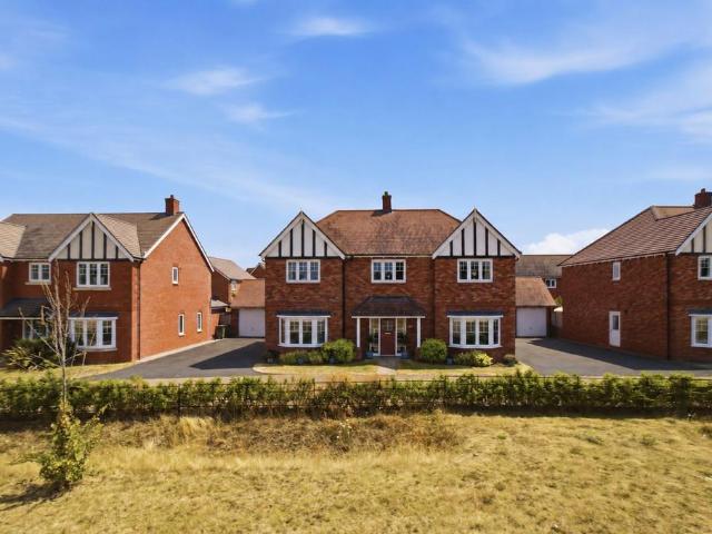 5 bedroom detached house for sale