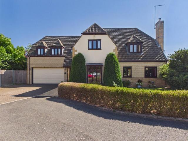 5 bedroom detached house for sale
