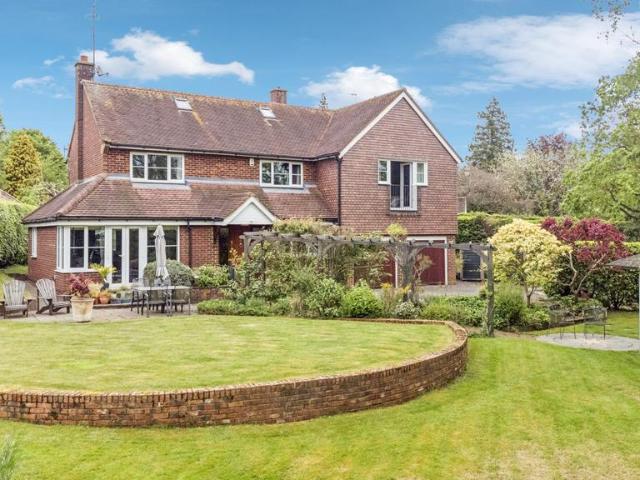5 bedroom detached house for sale