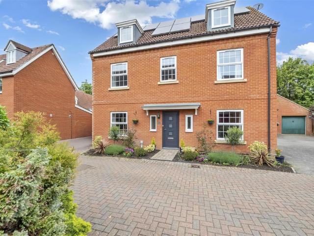 5 bedroom detached house for sale