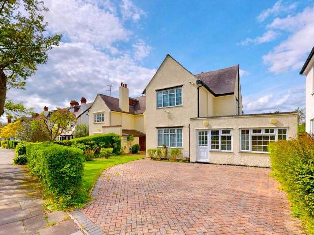 5 bedroom detached house for sale