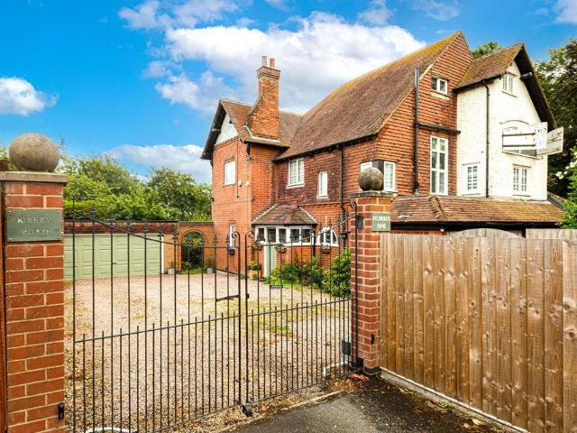 5 bedroom detached house for sale