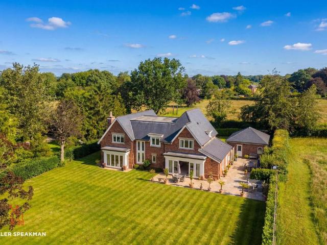 5 bedroom detached house for sale