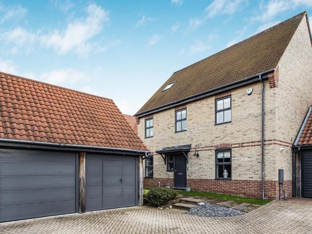 5 bedroom detached house for sale