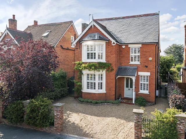 5 bedroom detached house for sale