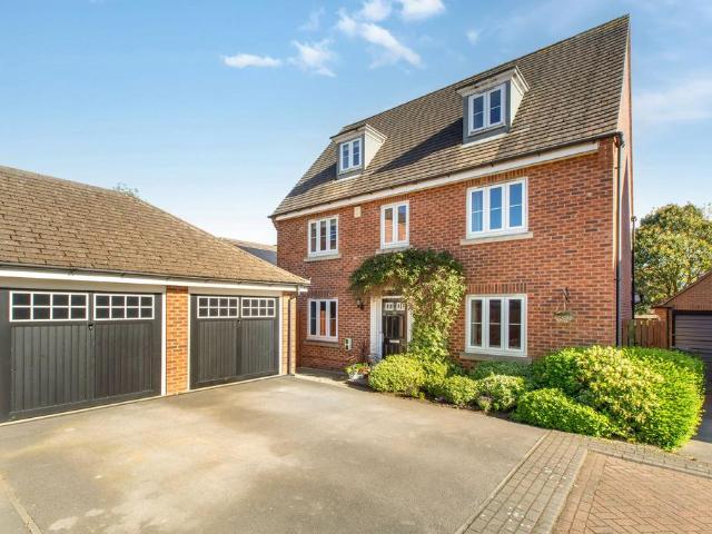5 bedroom detached house for sale