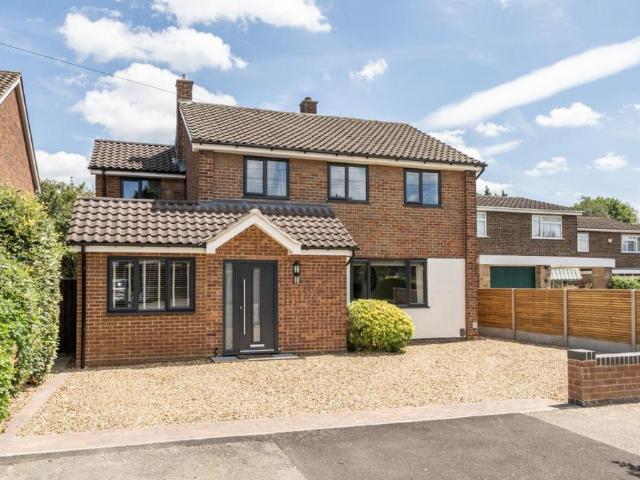 5 bedroom detached house for sale