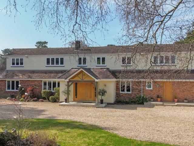 5 bedroom detached house for sale