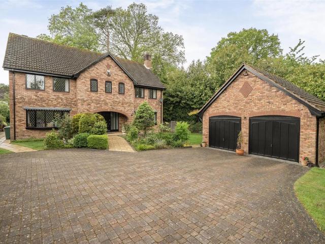 5 bedroom detached house for sale