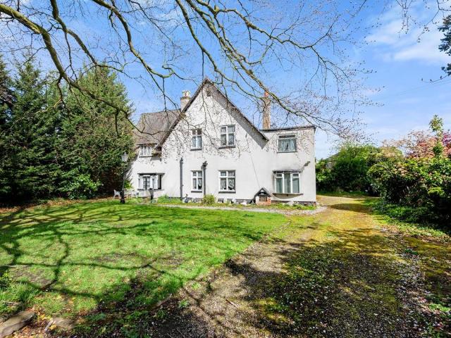5 bedroom detached house for sale