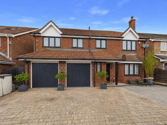 5 bedroom detached house for sale