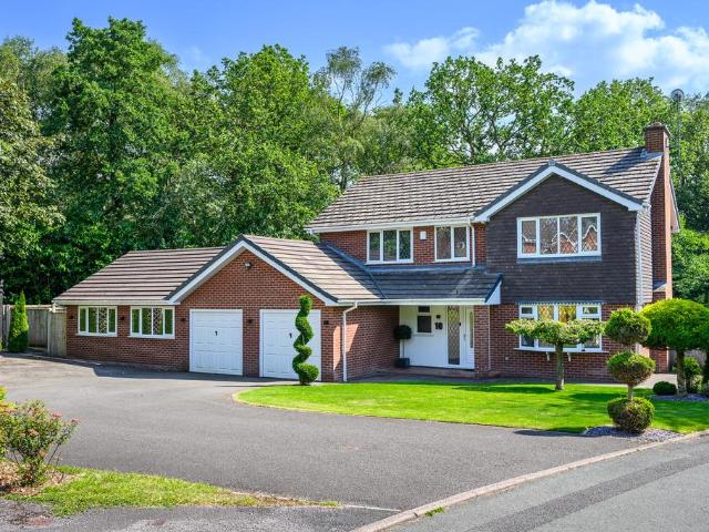 5 bedroom detached house for sale